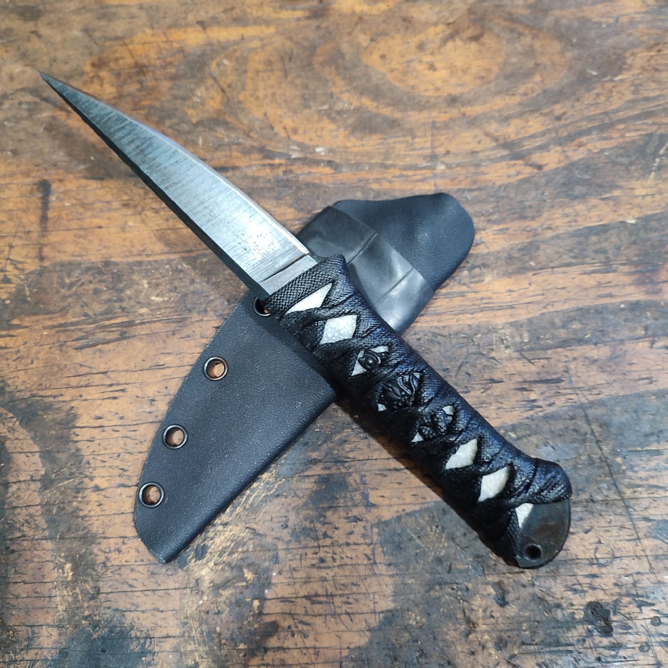 Wraith - Black Blade, Black Japanese Wrap over White Ray Skin, Black ...